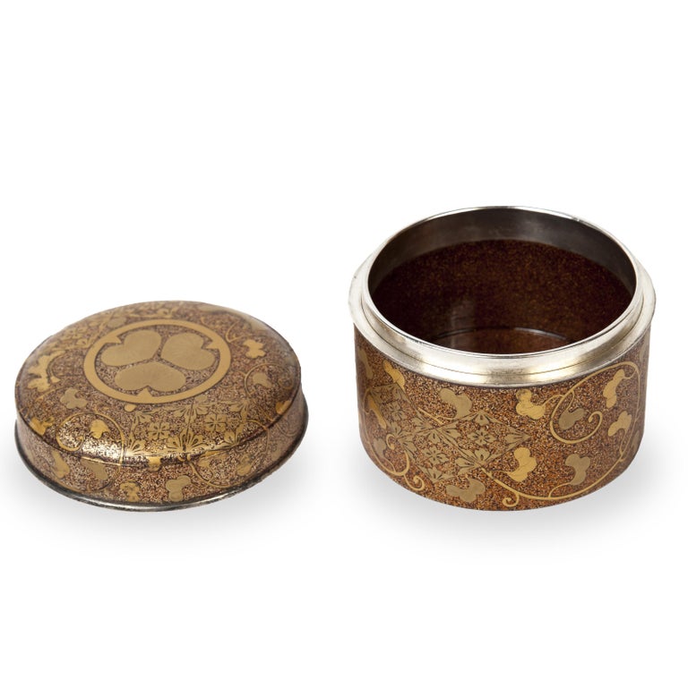 Pair of Circular Make-Up Boxes in Nacho-Ji Lacquer For Sale at 1stDibs
