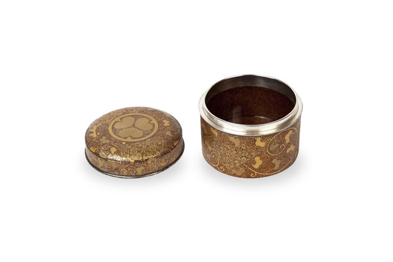 Pair of Circular Make-Up Boxes in Nacho-Ji Lacquer For Sale at 1stDibs