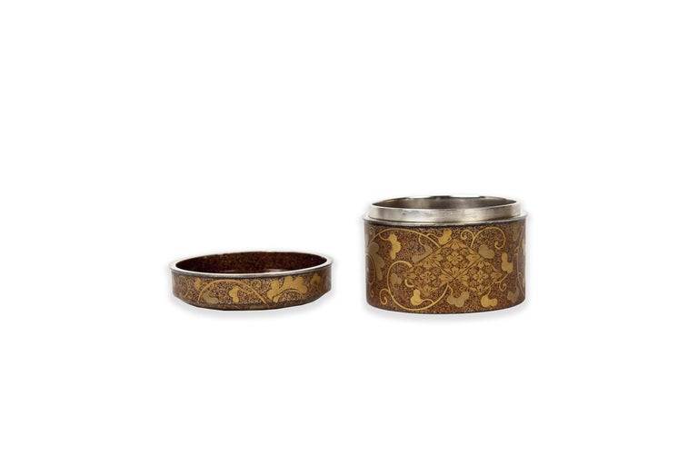 Pair of Circular Make-Up Boxes in Nacho-Ji Lacquer For Sale at 1stDibs