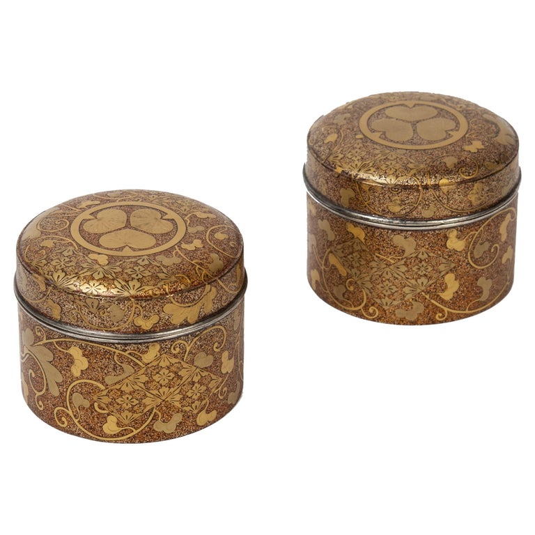 Pair of Circular Make-Up Boxes in Nacho-Ji Lacquer For Sale at 1stDibs
