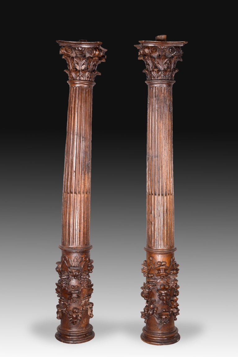 Pair of Columns in Carved Wood, 17th Century For Sale at 1stDibs