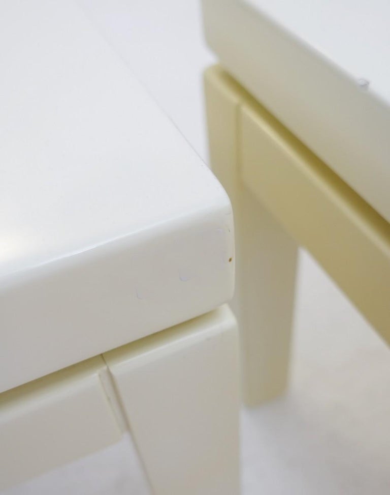 Pair of Cream White Lacquered End Tables For Sale at 1stDibs