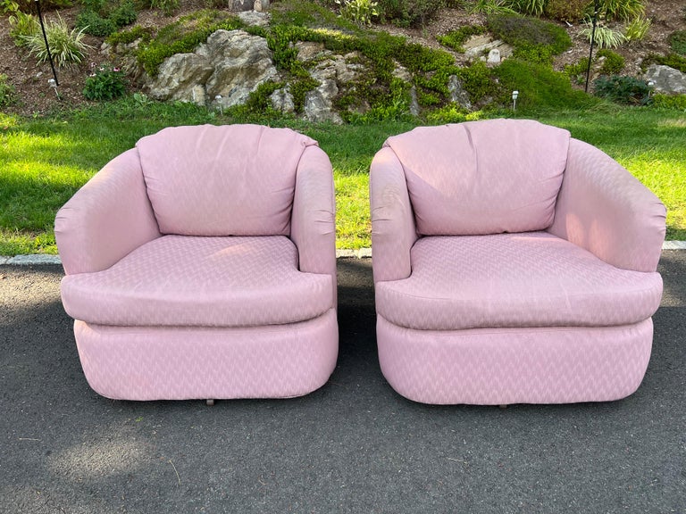 Pair of Dusty Pink Swivel Club Chairs For Sale at 1stDibs