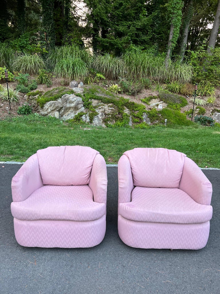 Pair of Dusty Pink Swivel Club Chairs For Sale at 1stDibs