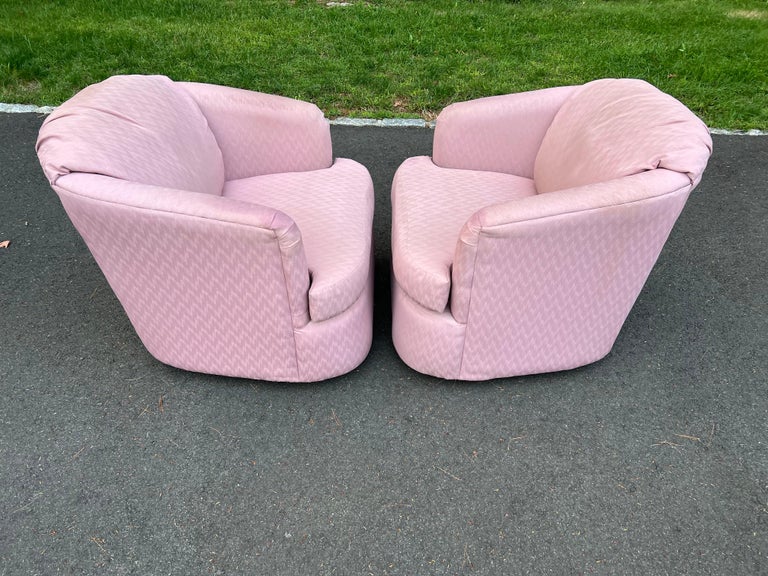 Pair of Dusty Pink Swivel Club Chairs For Sale at 1stDibs