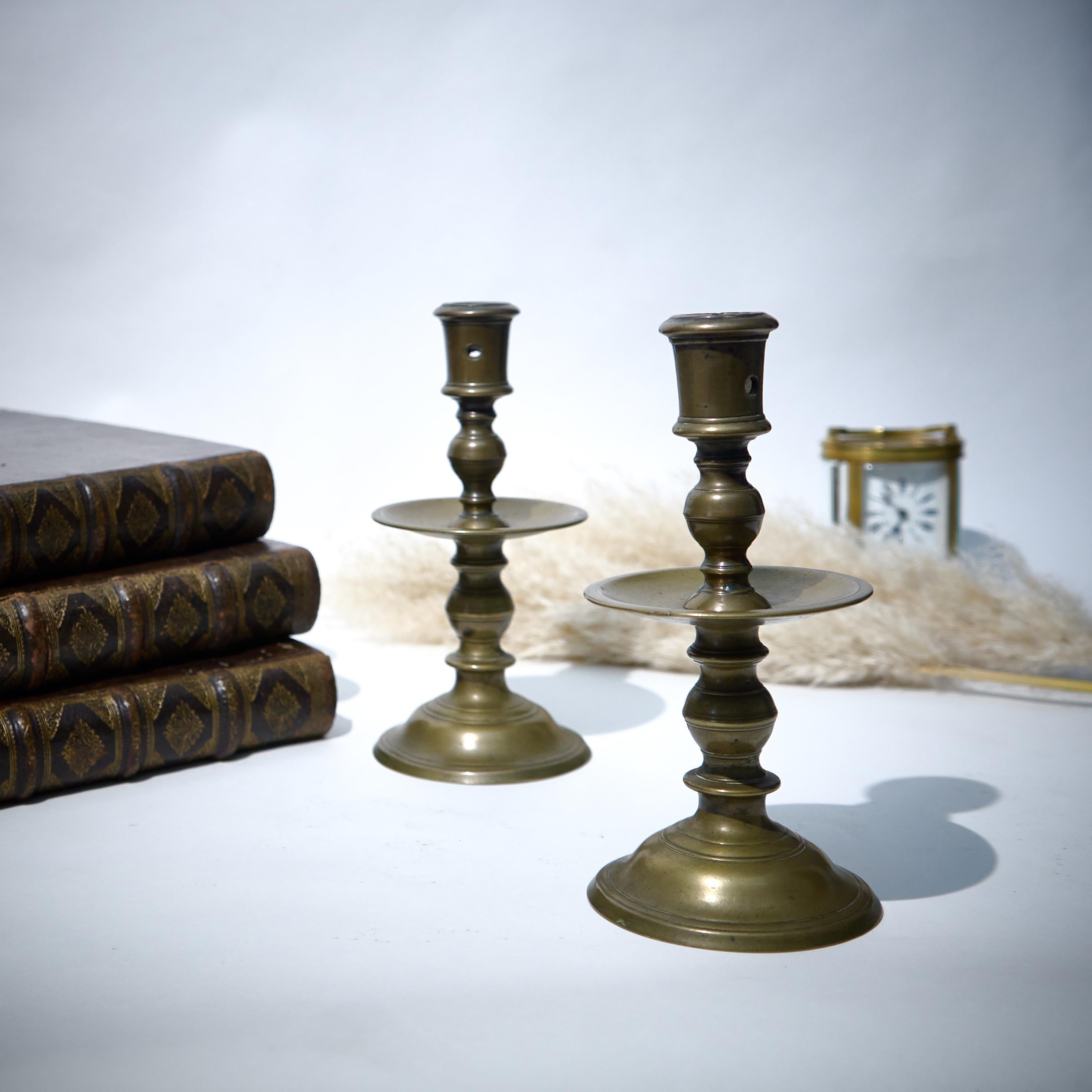 Pair of Dutch Brass Candlesticks 'kraagkandelaar' For Sale at 1stDibs