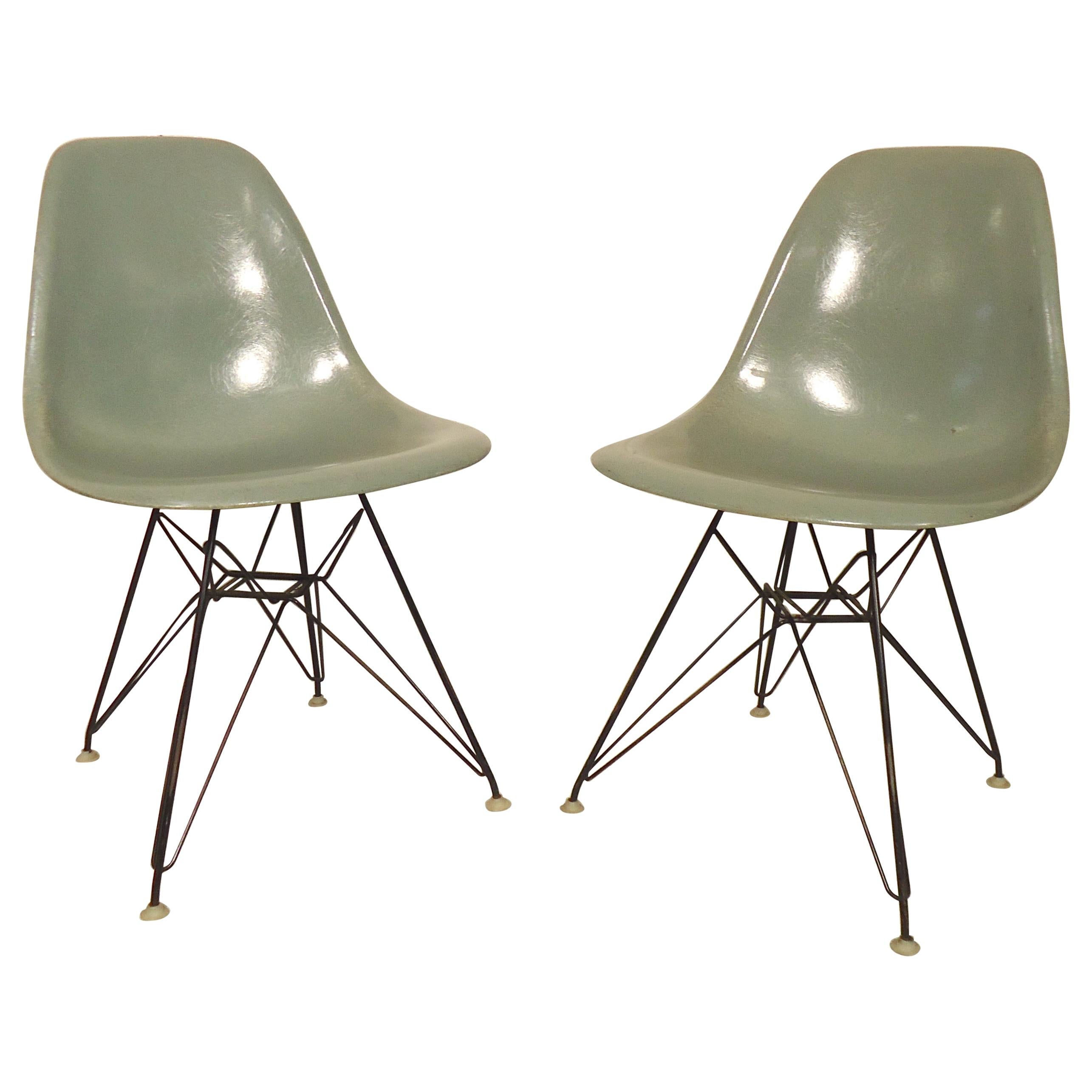 Pair of Eames Chairs For Sale at 1stDibs