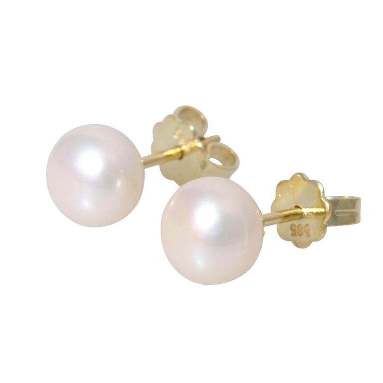 Pair of Ear Studs with Freshwater Pearls For Sale at 1stDibs