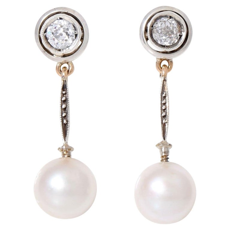 Pair of Earrings with 2 Diamonds For Sale at 1stDibs