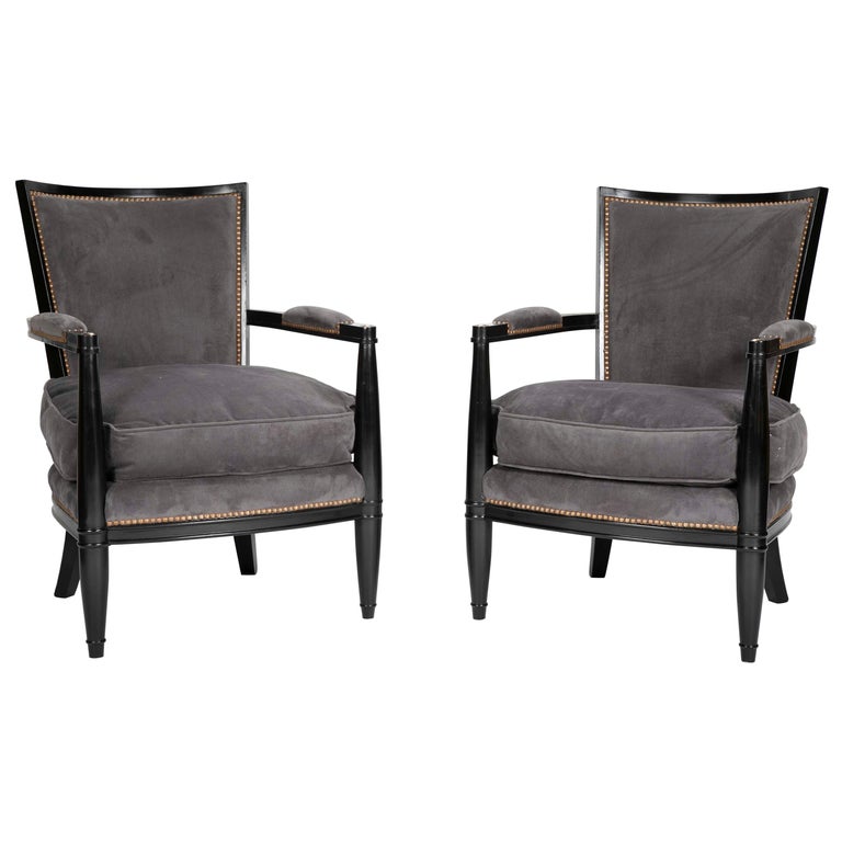 Paire de fauteuils de style Directoire français en bois d'ébène, à la ...