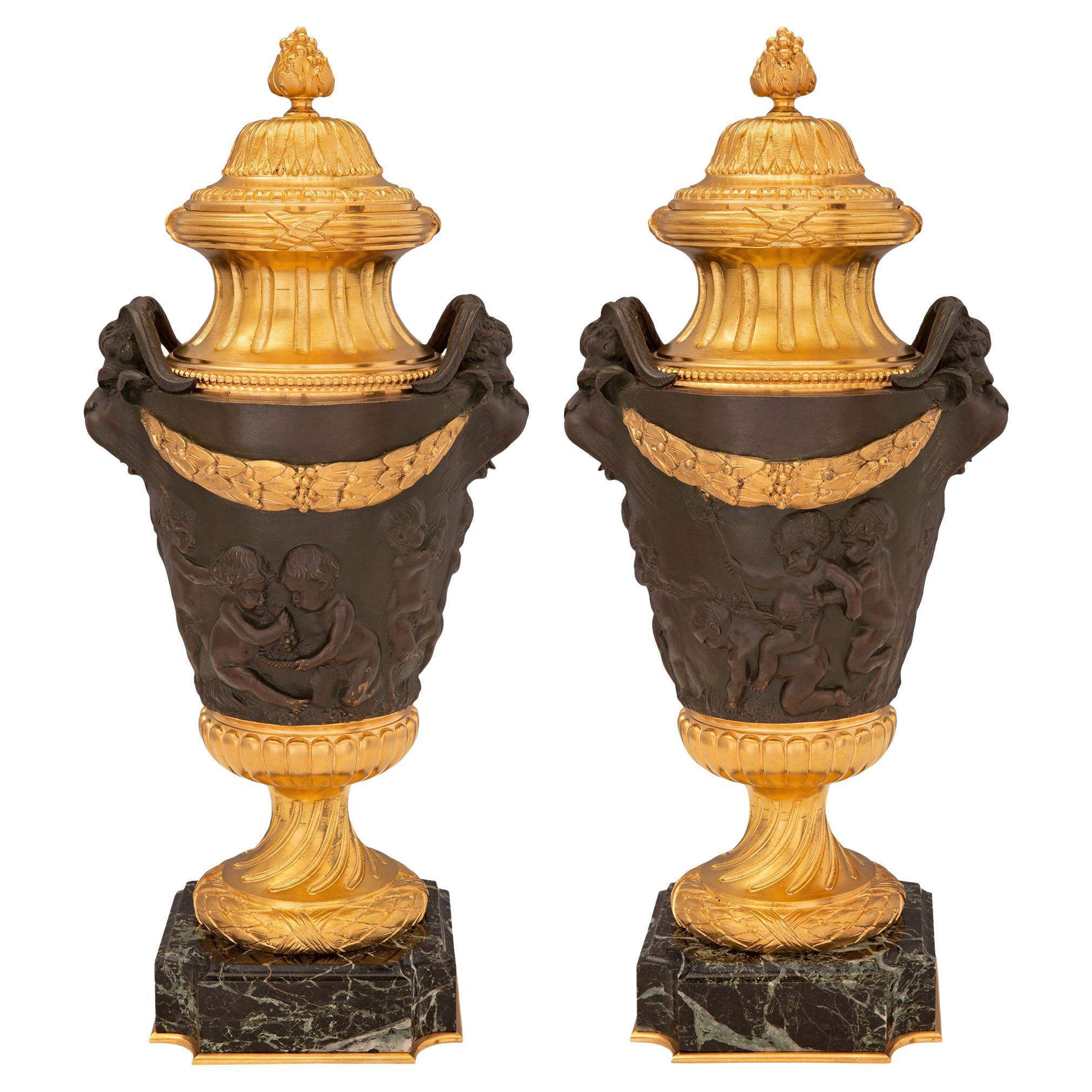 Large Pair of 19th Century Classical Bronze Urns For Sale at 1stDibs