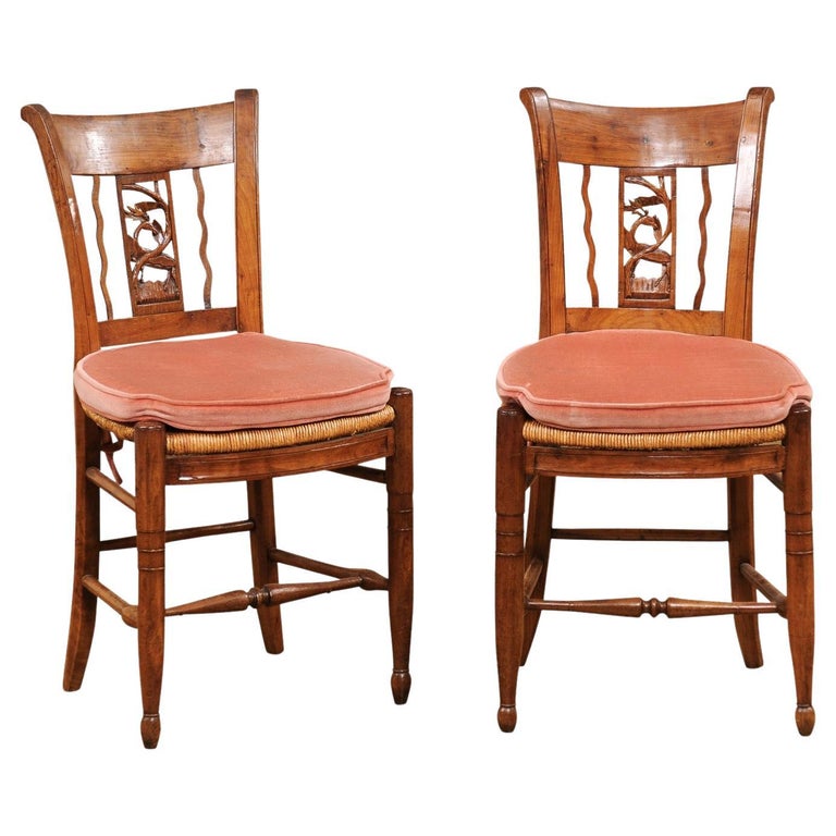 Paire de chaises d'appoint en noyer d'époque Directoire avec cerfs ...