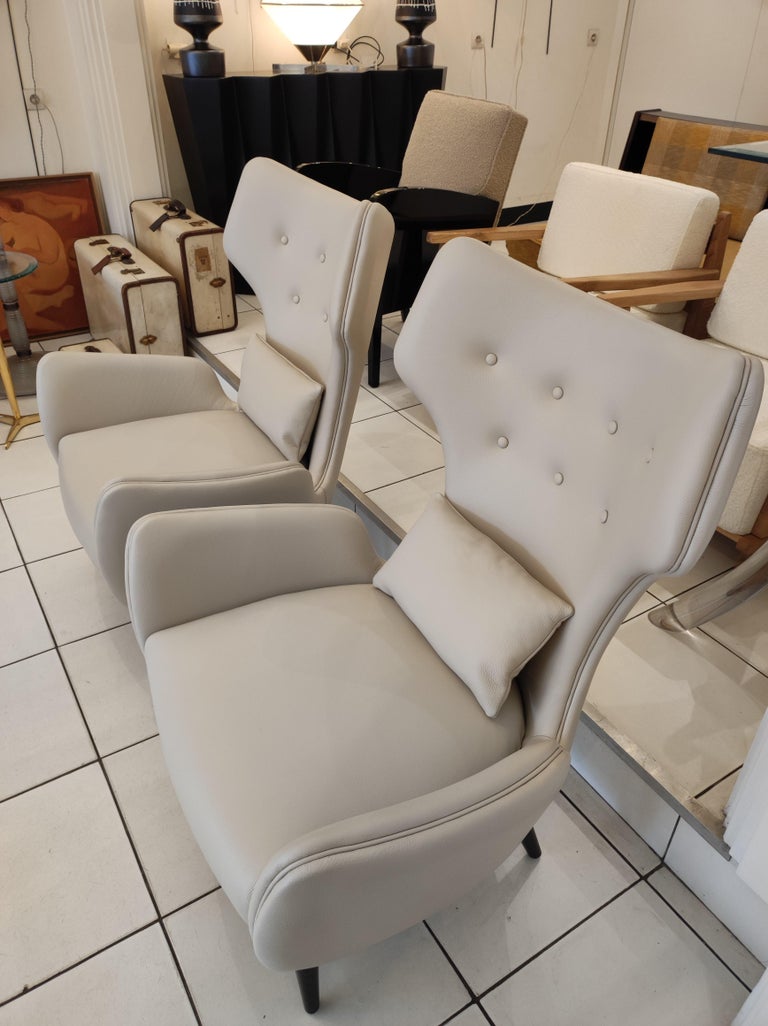 Pair of French greige Leather Armchairs For Sale at 1stDibs
