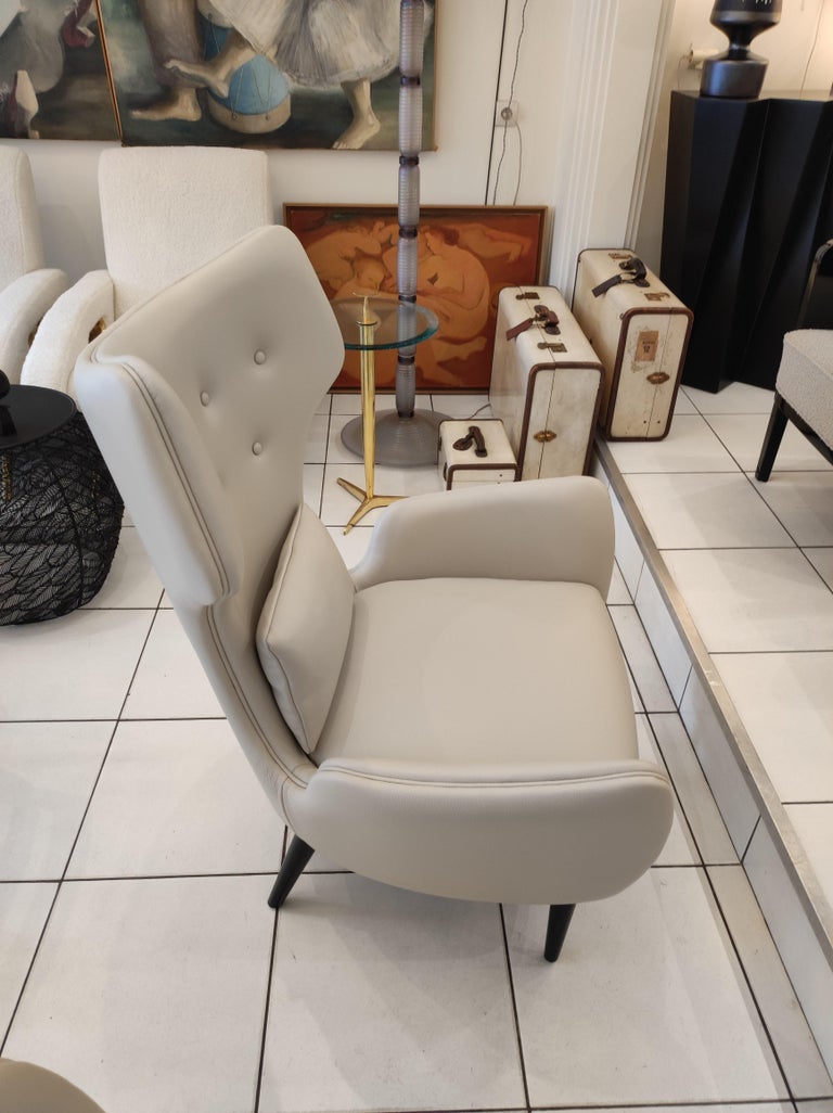 Pair of French greige Leather Armchairs For Sale at 1stDibs