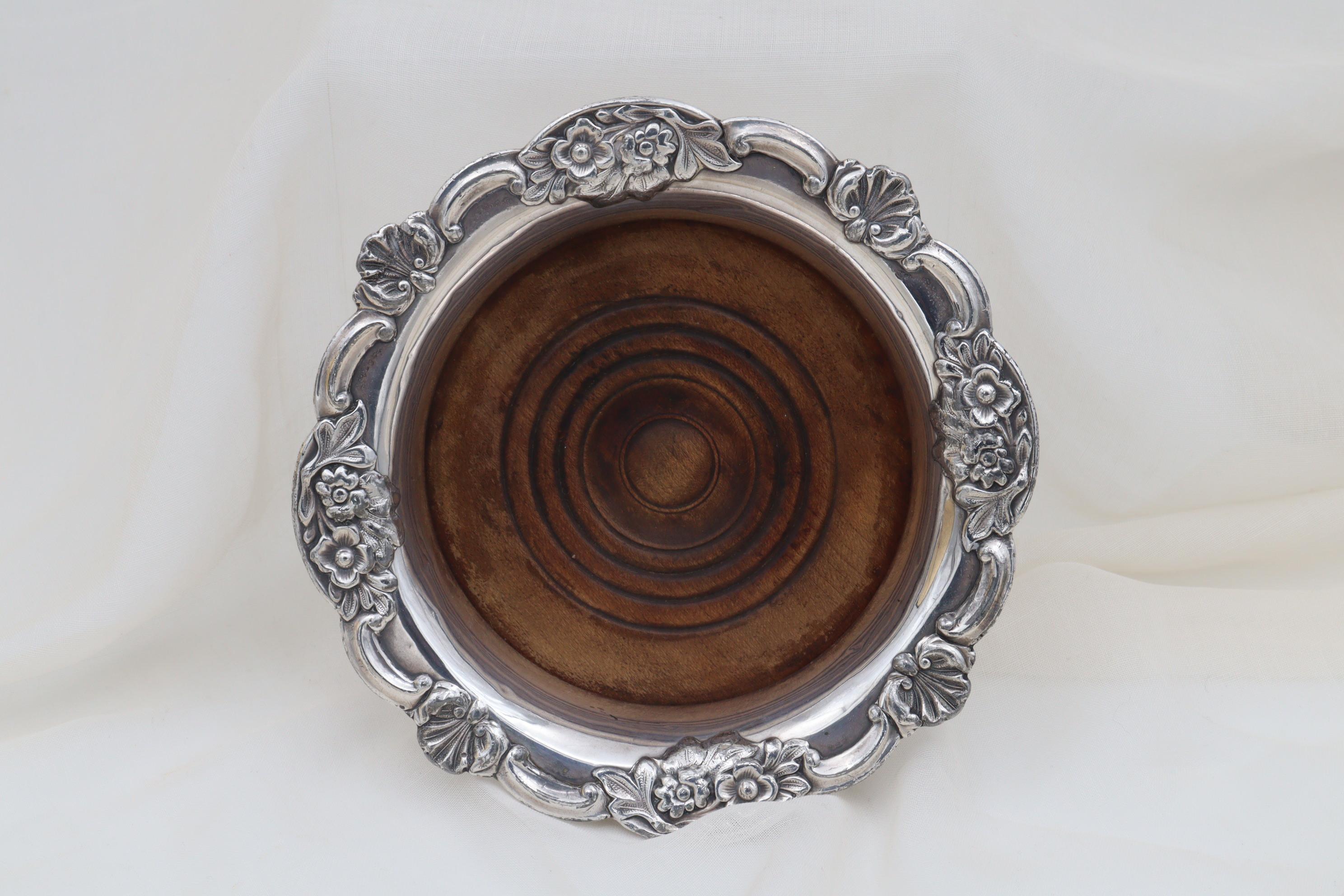 Pair of Georgian Old Sheffield Plate bottle coasters For Sale at 1stDibs