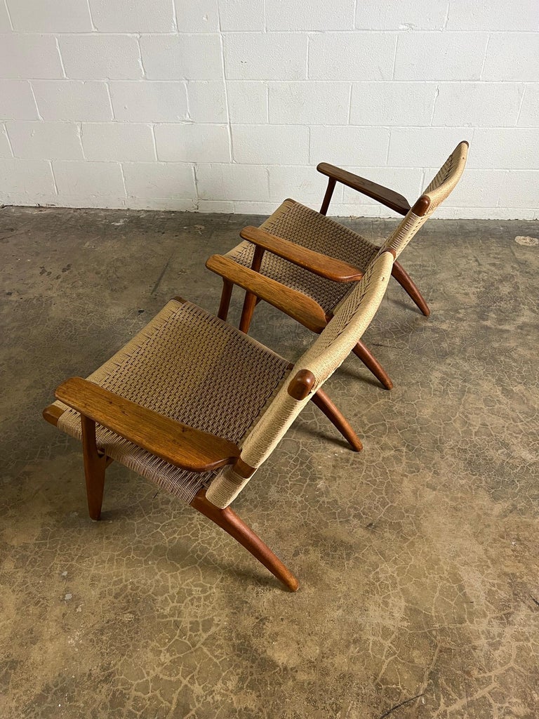Pair of Hans Wegner CH-25 Lounge Chairs at 1stDibs