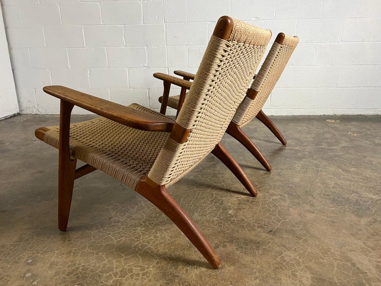 Pair of Hans Wegner CH-25 Lounge Chairs at 1stDibs