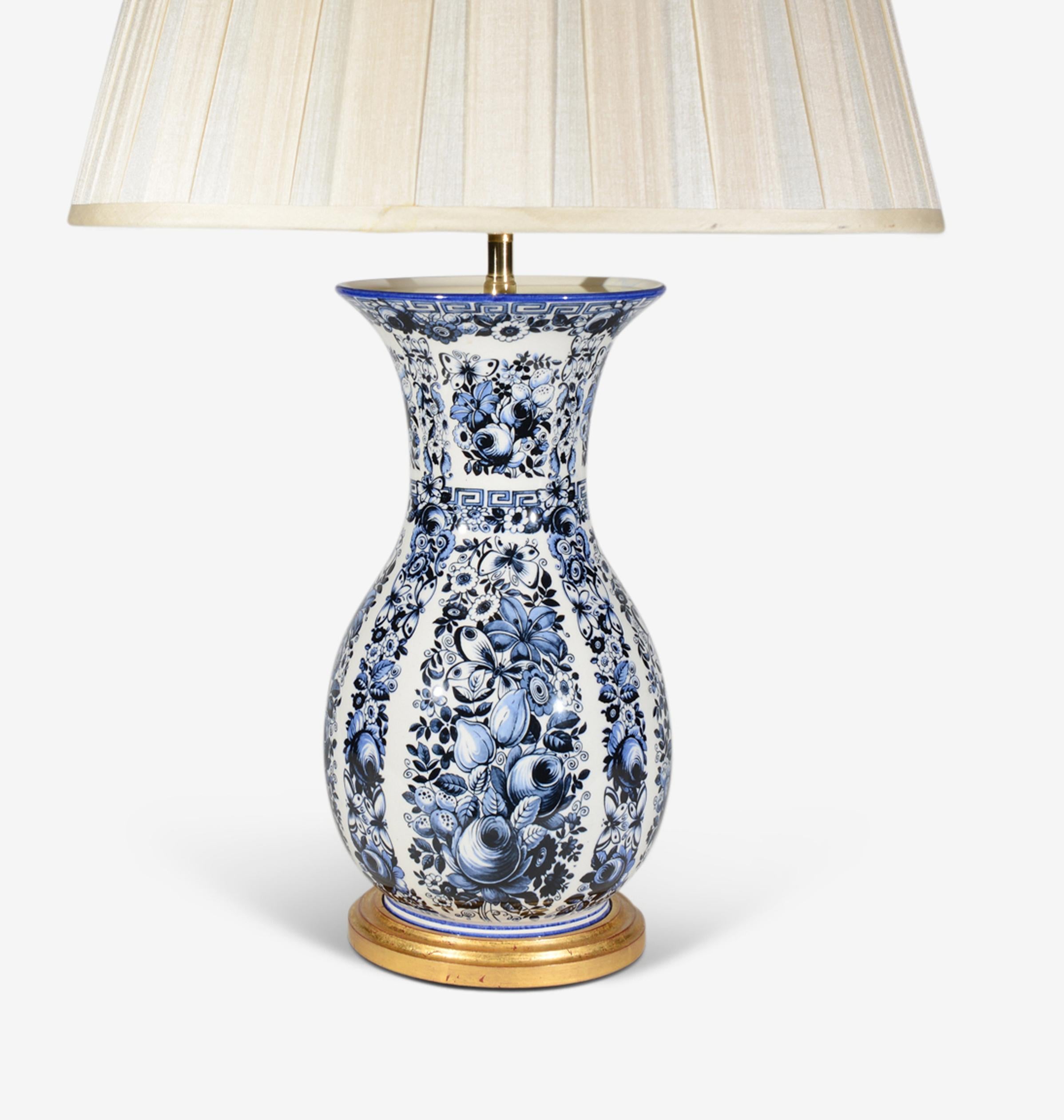 Pair of Italian Blue and White Porcelain Table Lamps For Sale at 1stDibs