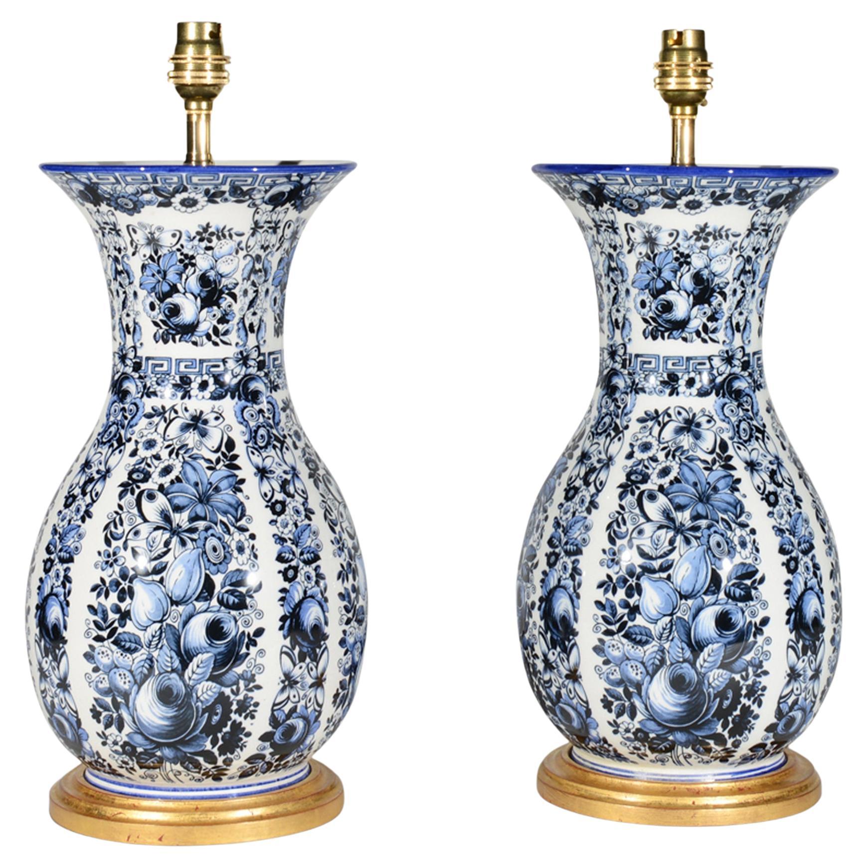 Pair of Italian Blue and White Porcelain Table Lamps For Sale at 1stDibs
