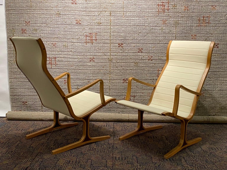 Pair of "Heron" Japanese Chairs by Mitsumasa Sugasawa for Kosuga Japan ...
