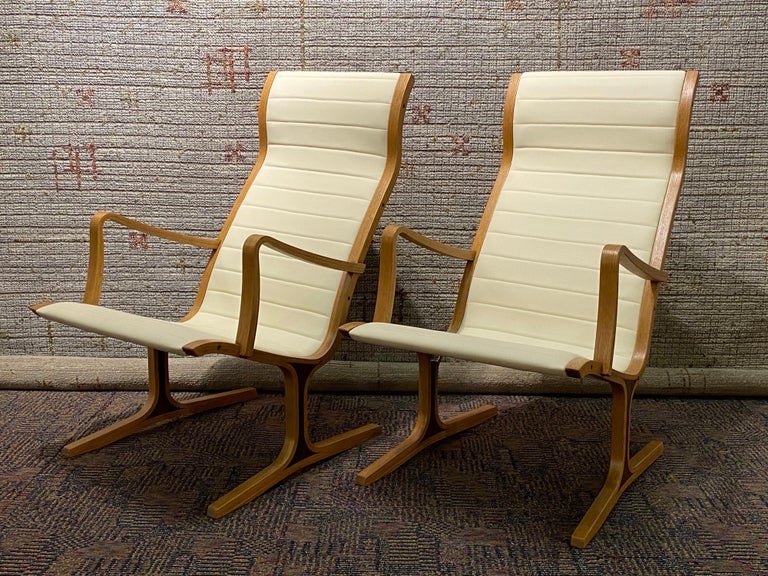 Pair of "Heron" Japanese Chairs by Mitsumasa Sugasawa for Kosuga Japan ...