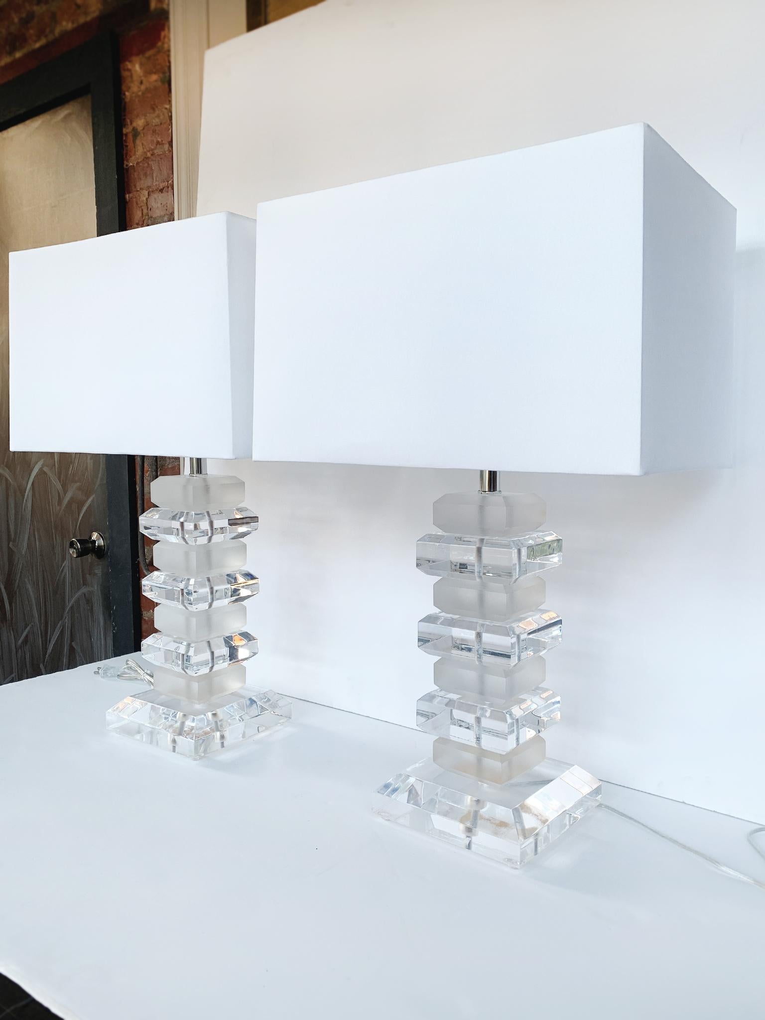 Pair of Lucite Table Lamps For Sale at 1stDibs