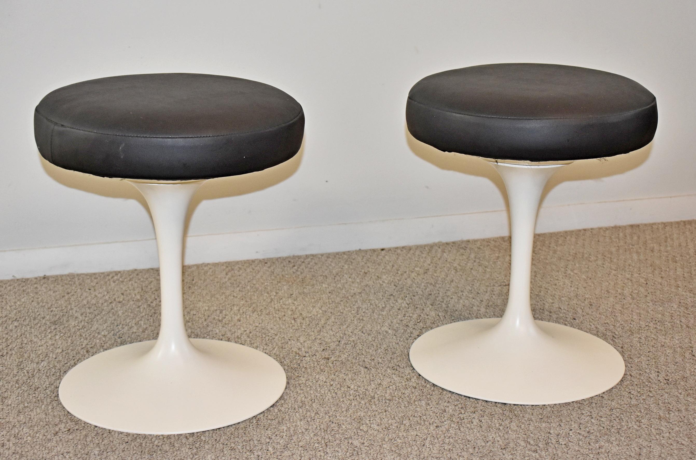 Pair of Knoll Saarinen Swiveling Tulip Base Stools For Sale at 1stDibs