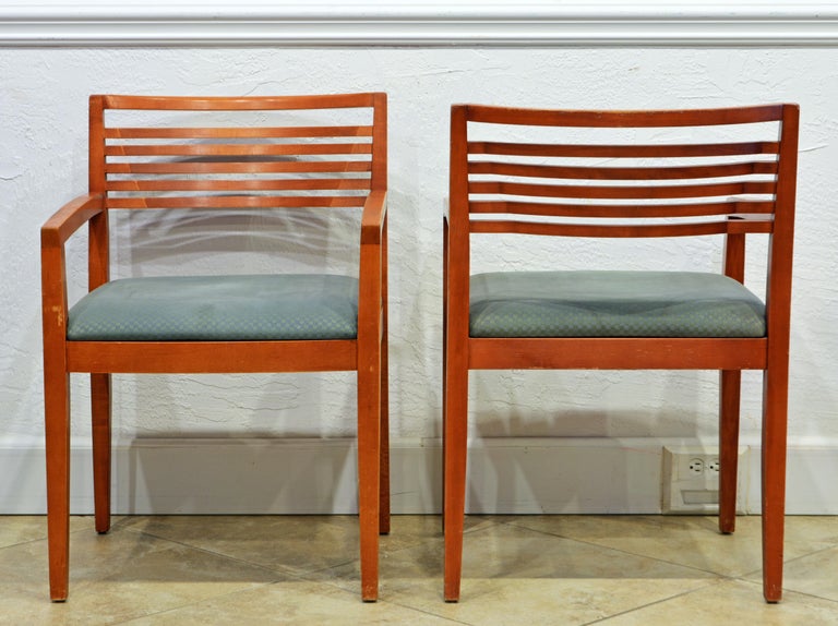 Paire de fauteuils en hêtre Knoll Studio Ricchio de Joseph et Linda ...