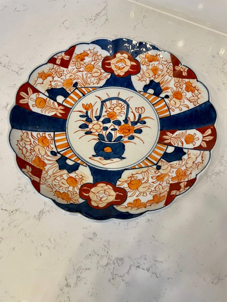 Pair of Large Antique Quality Imari Plates For Sale at 1stDibs
