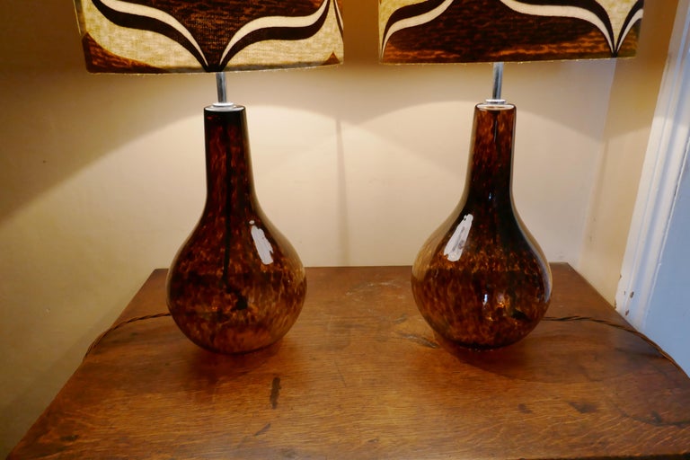 Pair of Large Mid-Century Modern Splatter Glass Lamps with Retro Lamp ...