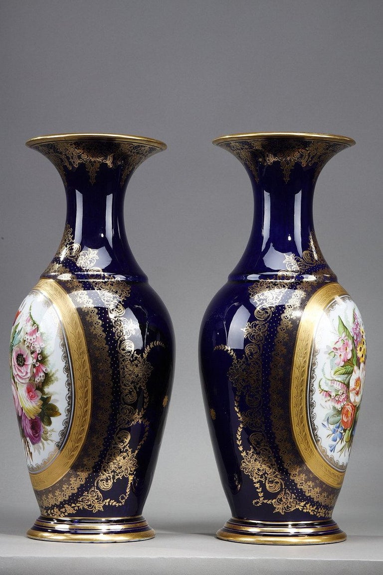 Pair of large porcelain vases with "Valentine blue" background For Sale ...