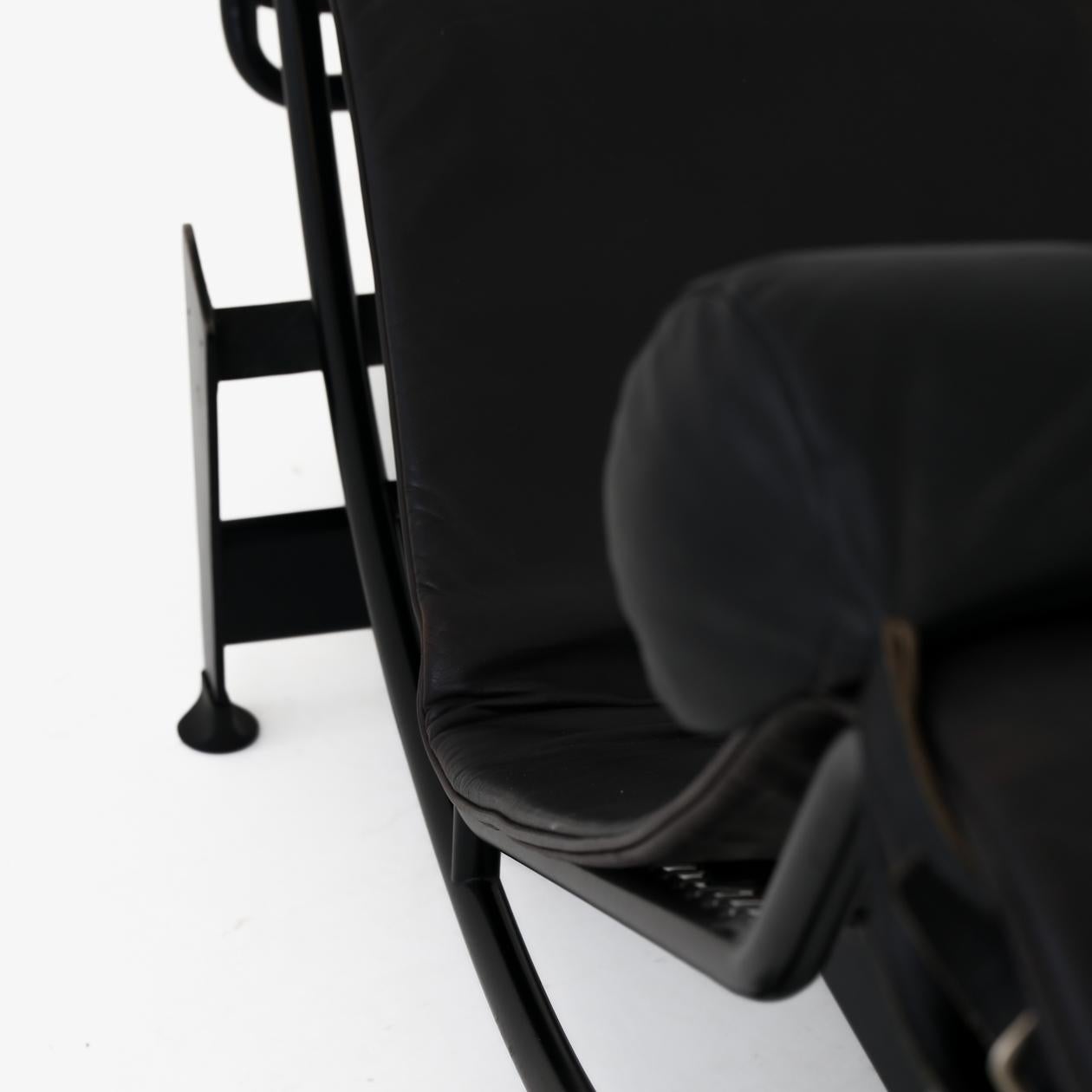 Pair of LC 4 Recliners by Le Corbusier at 1stDibs