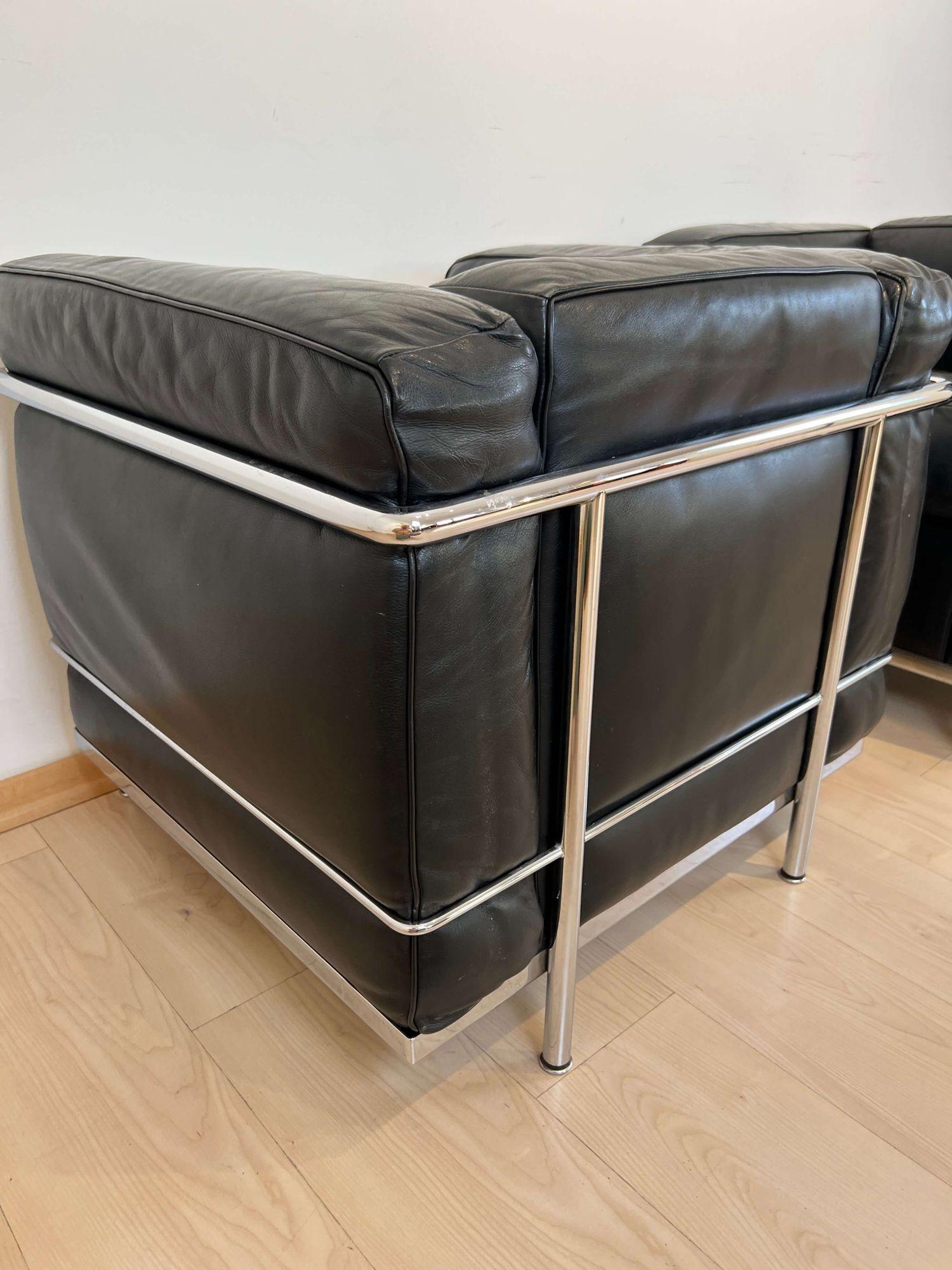 Single LC2 Petit Confort Lounge Chair, Chromed Frame and Black Leather ...