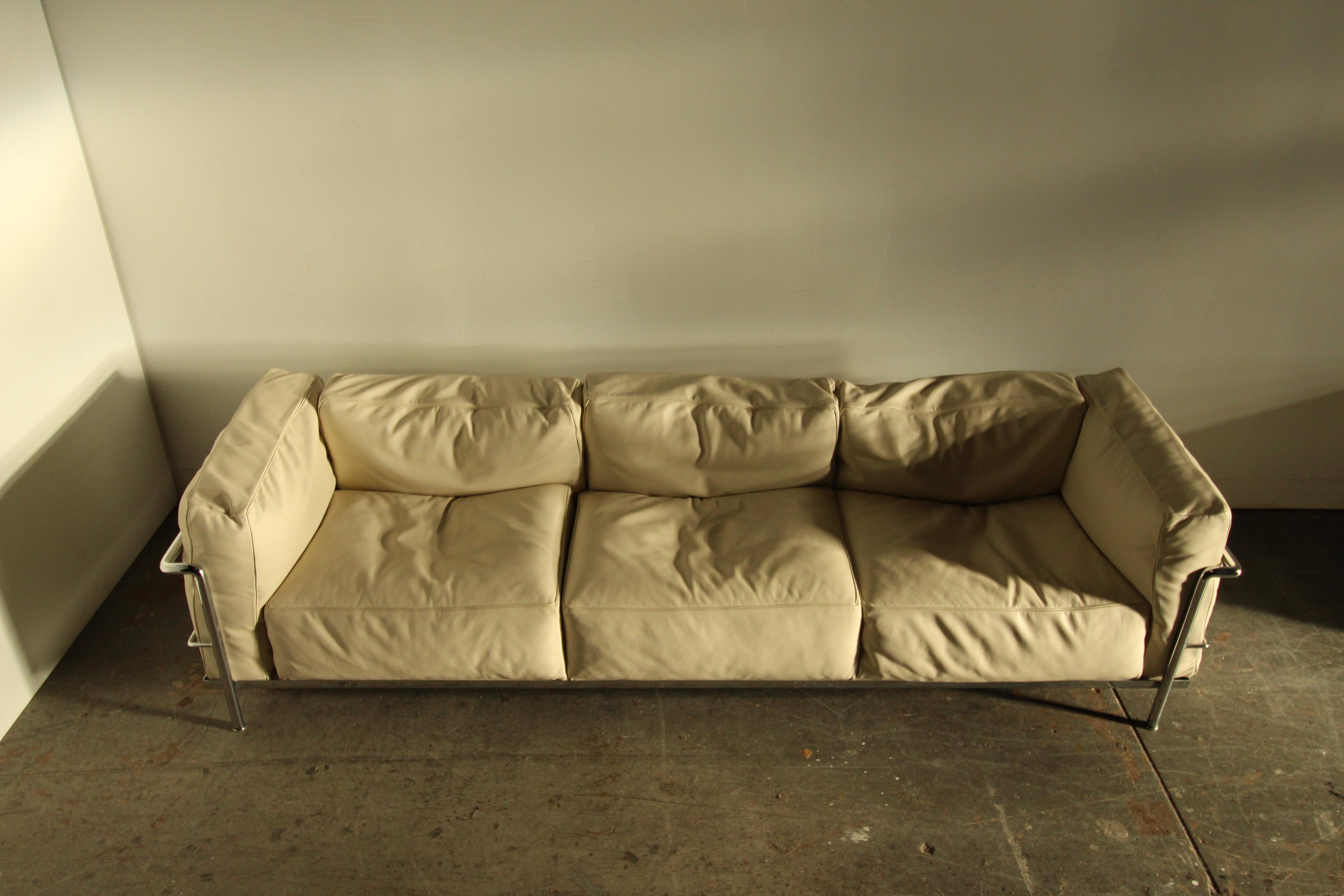Pair of 'LC3 Grande Modele' Sofas by Jeanneret, Perriand, and Le ...