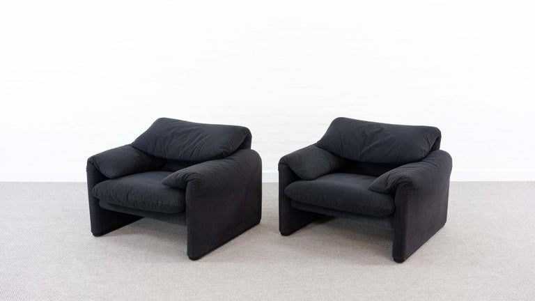 Pair of Maralunga Easy Chairs by Vico Magistretti for Cassina For Sale ...