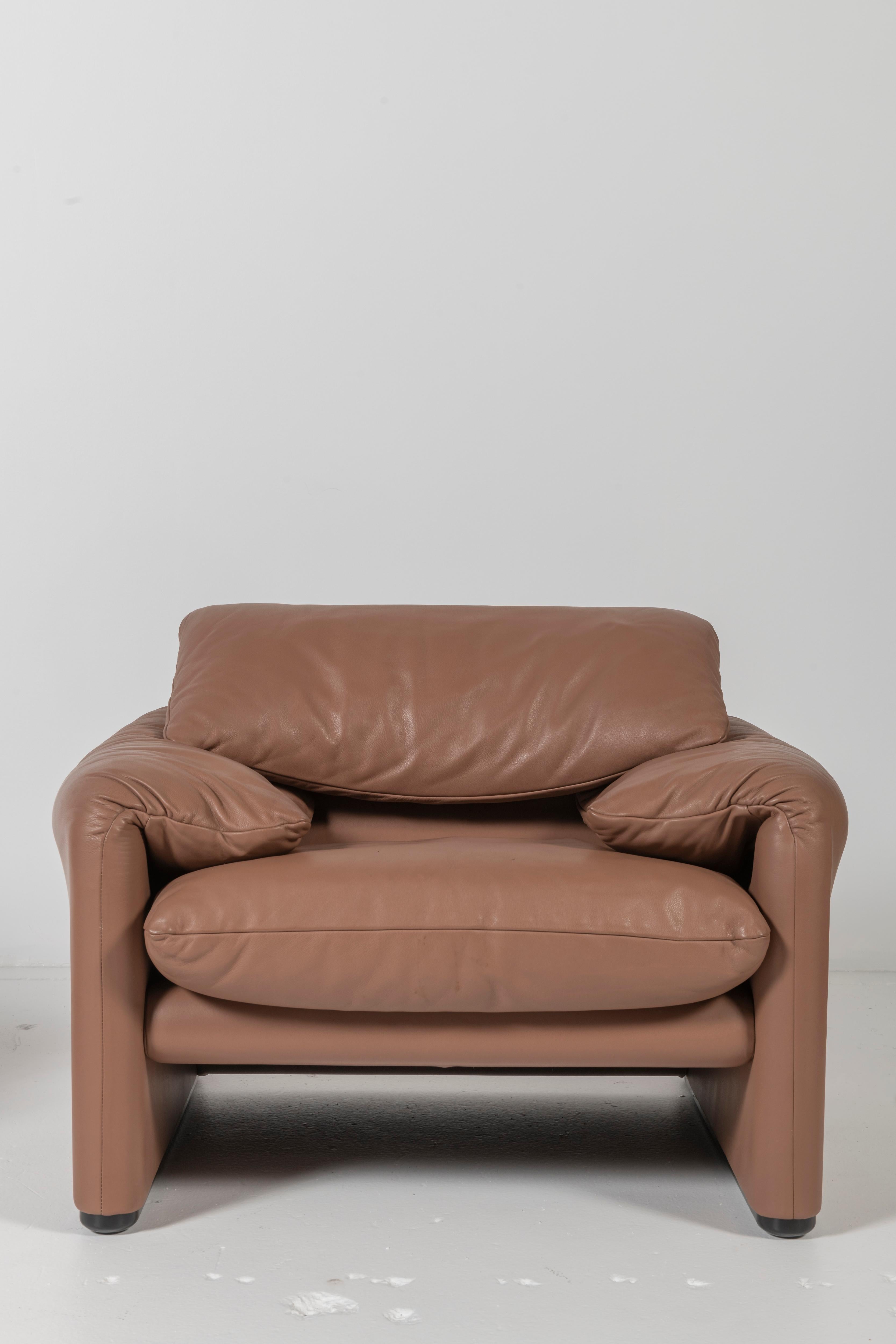 Pair of Maralunga Lounge Chairs with Ottoman in Tan Leather by Cassina ...