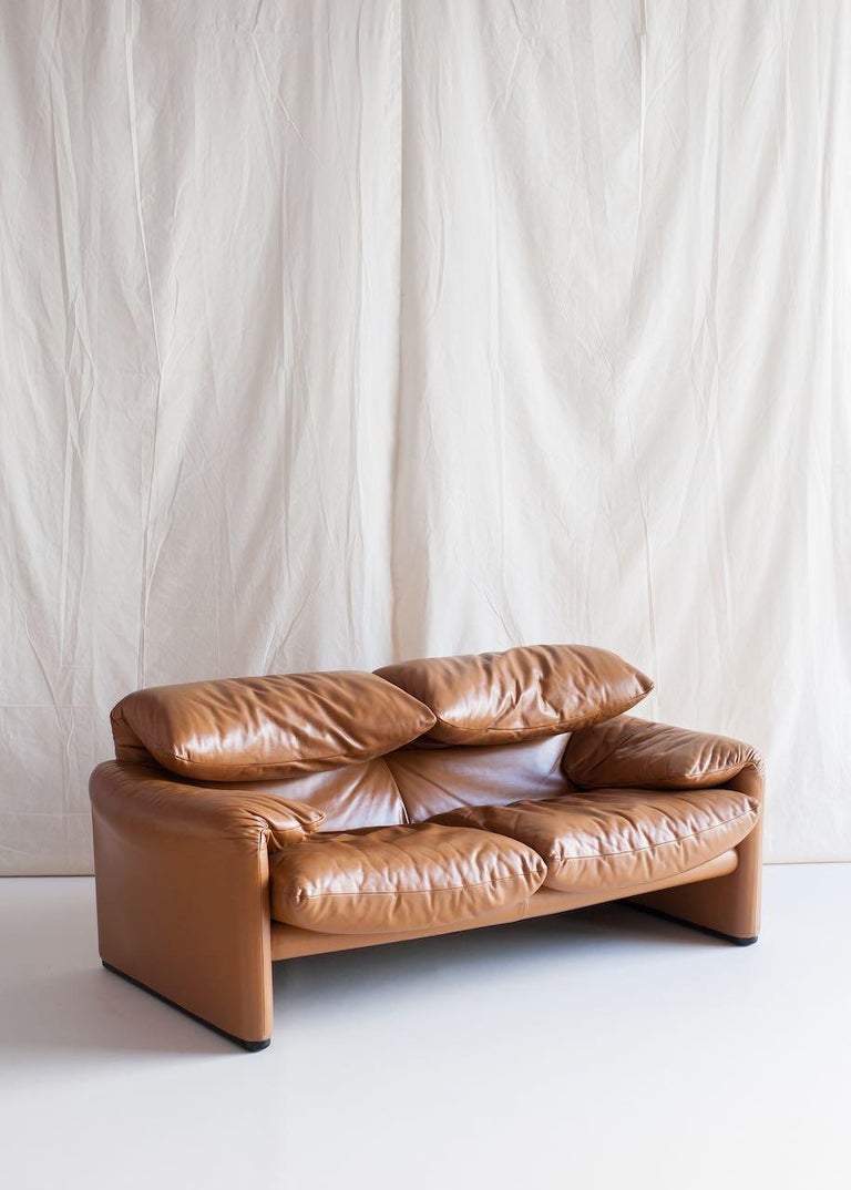 Pair of "Maralunga" Sofa by Vico Magistretti for Cassina, 1973 For Sale ...