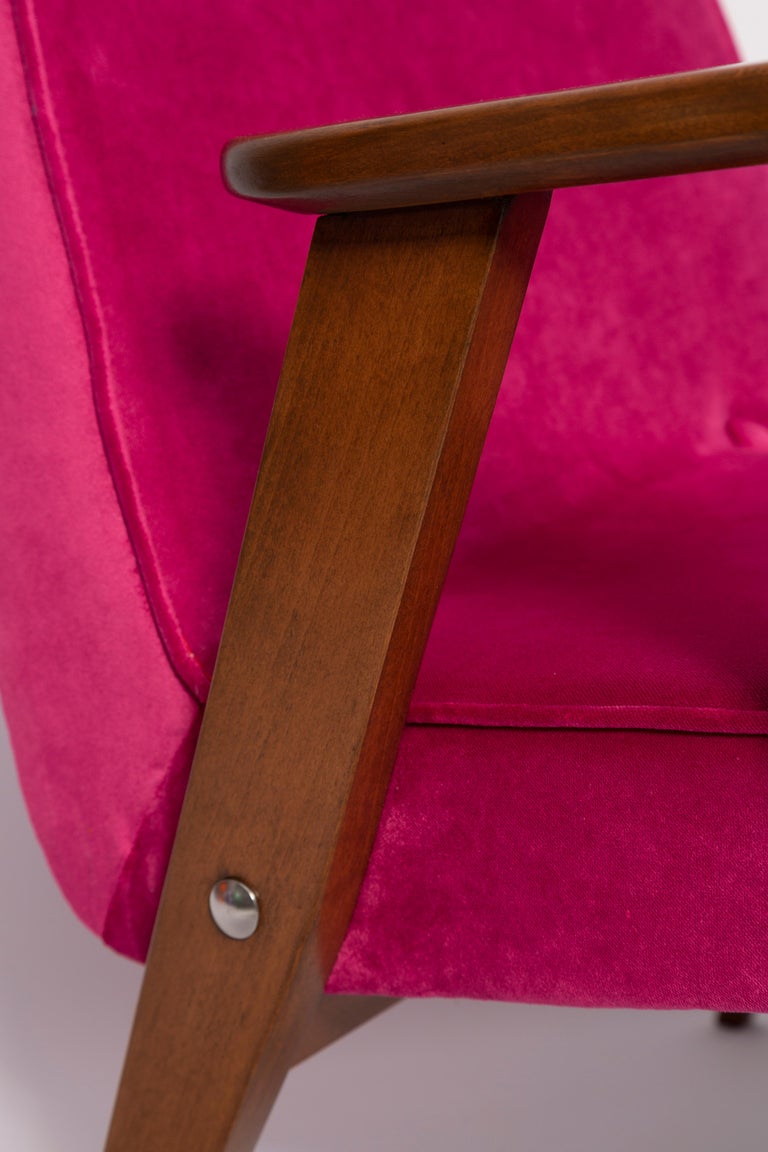 Pair of Mid Century 366 Armchairs in Pink Velvet, Jozef Chierowski ...