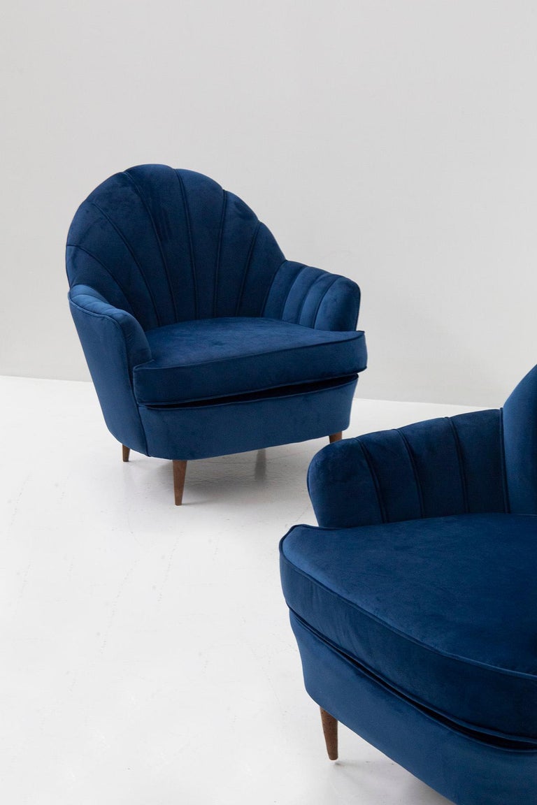 Pair of Midcentury Italian Shell Chairs in Blue Velvet For Sale at 1stDibs