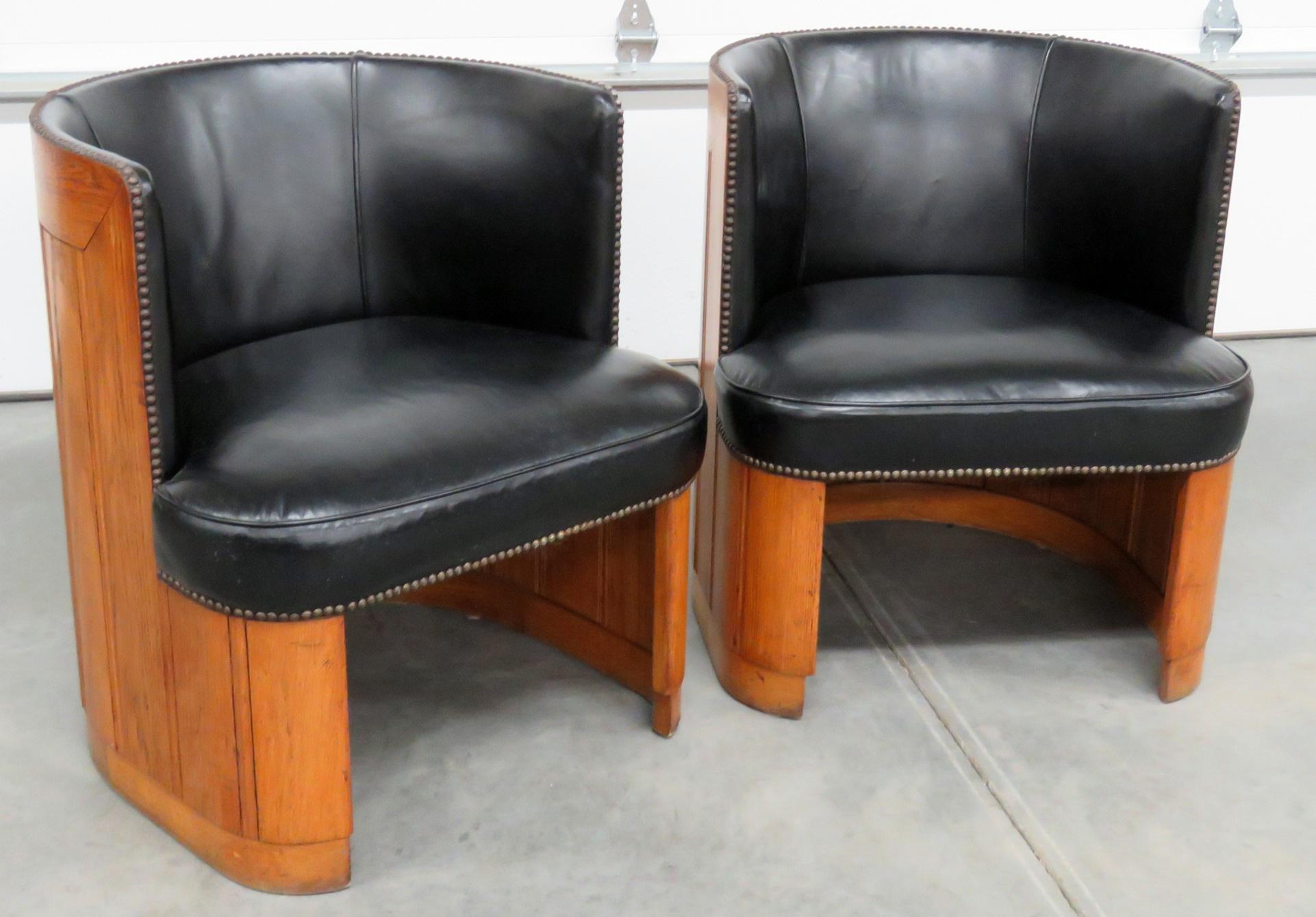 Pair of Mid-Century Modern Barrel Chairs For Sale at 1stDibs