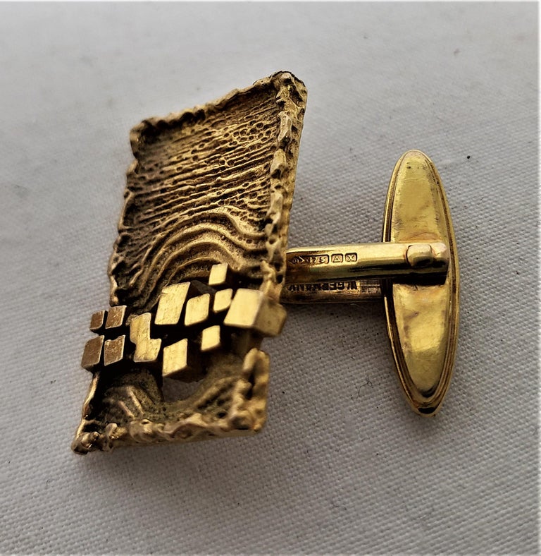 Pair of Mid-Century Modern Brutalist Styled 18 Karat Yellow Gold Cufflinks For Sale at 1stDibs