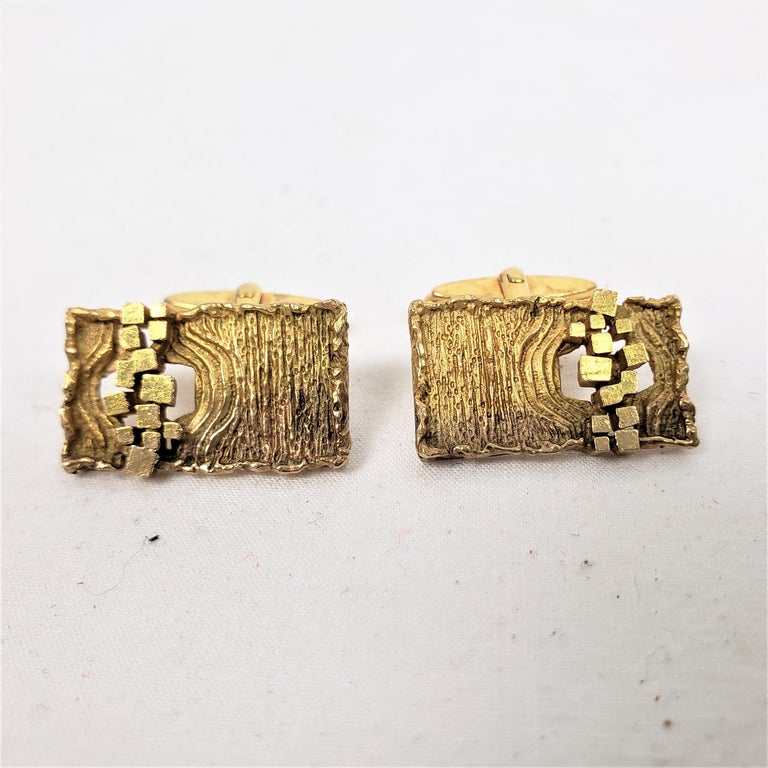 Pair of Mid-Century Modern Brutalist Styled 18 Karat Yellow Gold Cufflinks For Sale at 1stDibs