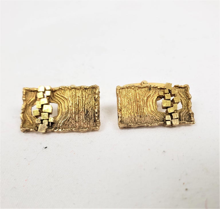 Pair of Mid-Century Modern Brutalist Styled 18 Karat Yellow Gold Cufflinks For Sale at 1stDibs