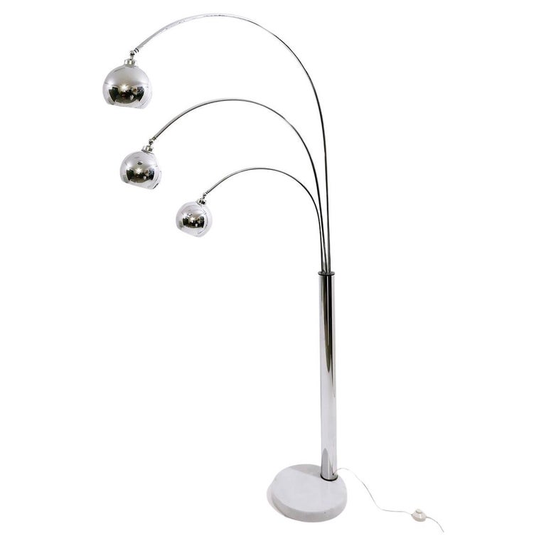 Pair of Mid-Century Modern Floor Lamp by Goffredo Reggiani for Roche ...