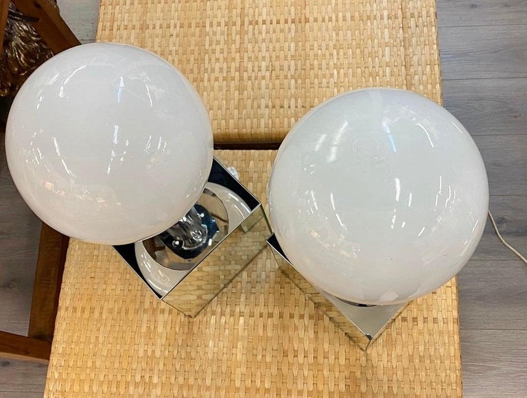 Pair of Mid-Century Modern Lamps with Mirror Bases For Sale at 1stDibs