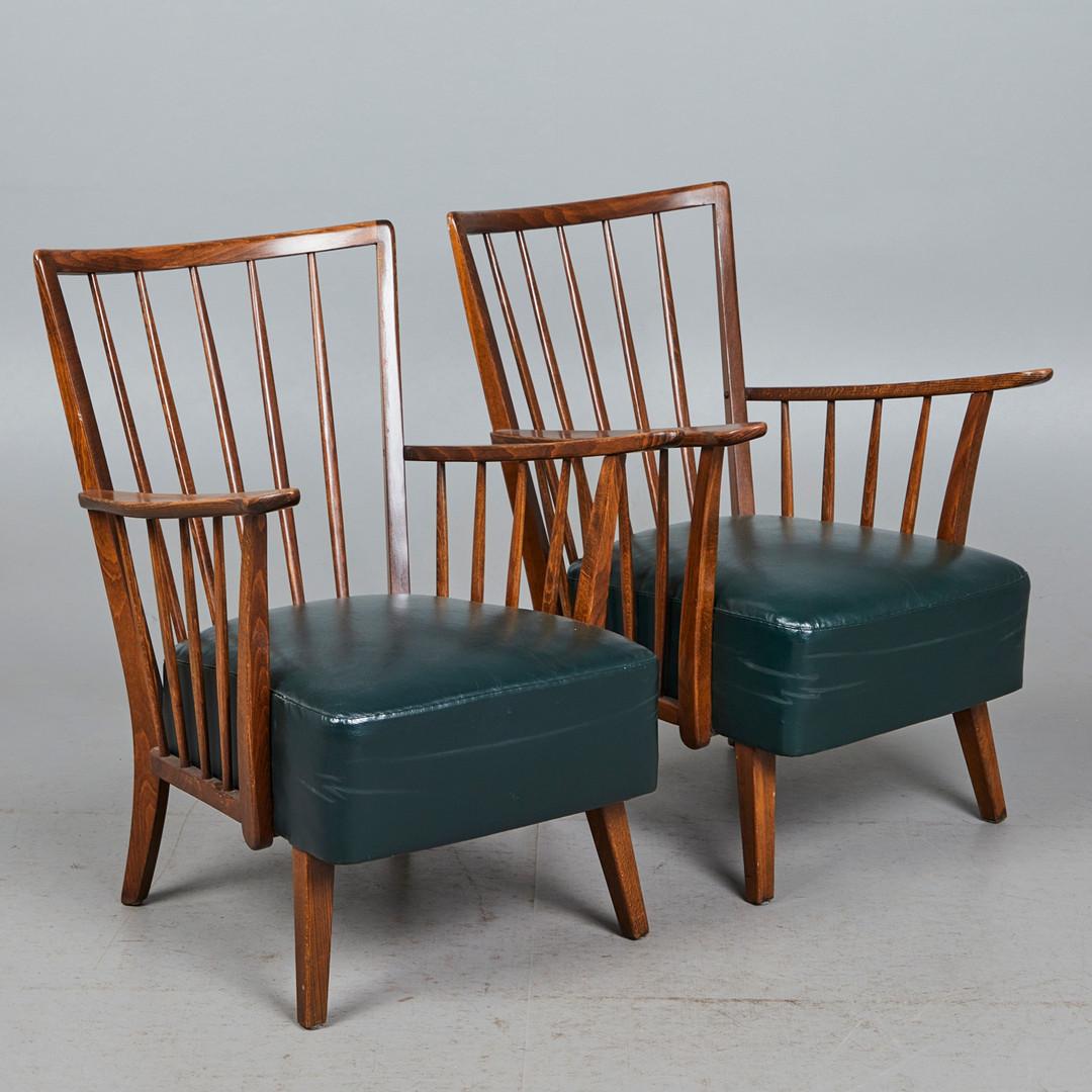 Pair of Mid-Century Modern Lounge Chairs in Cherry Wood and Leather ...