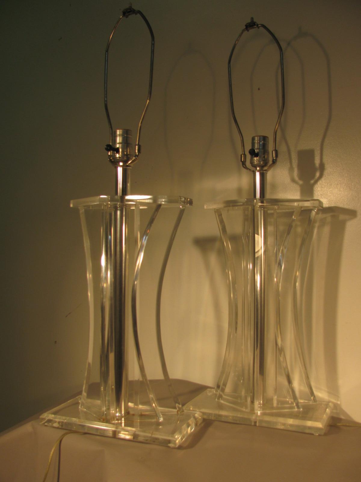 Pair of Mid-Century Modern Lucite Table Lamps For Sale at 1stDibs