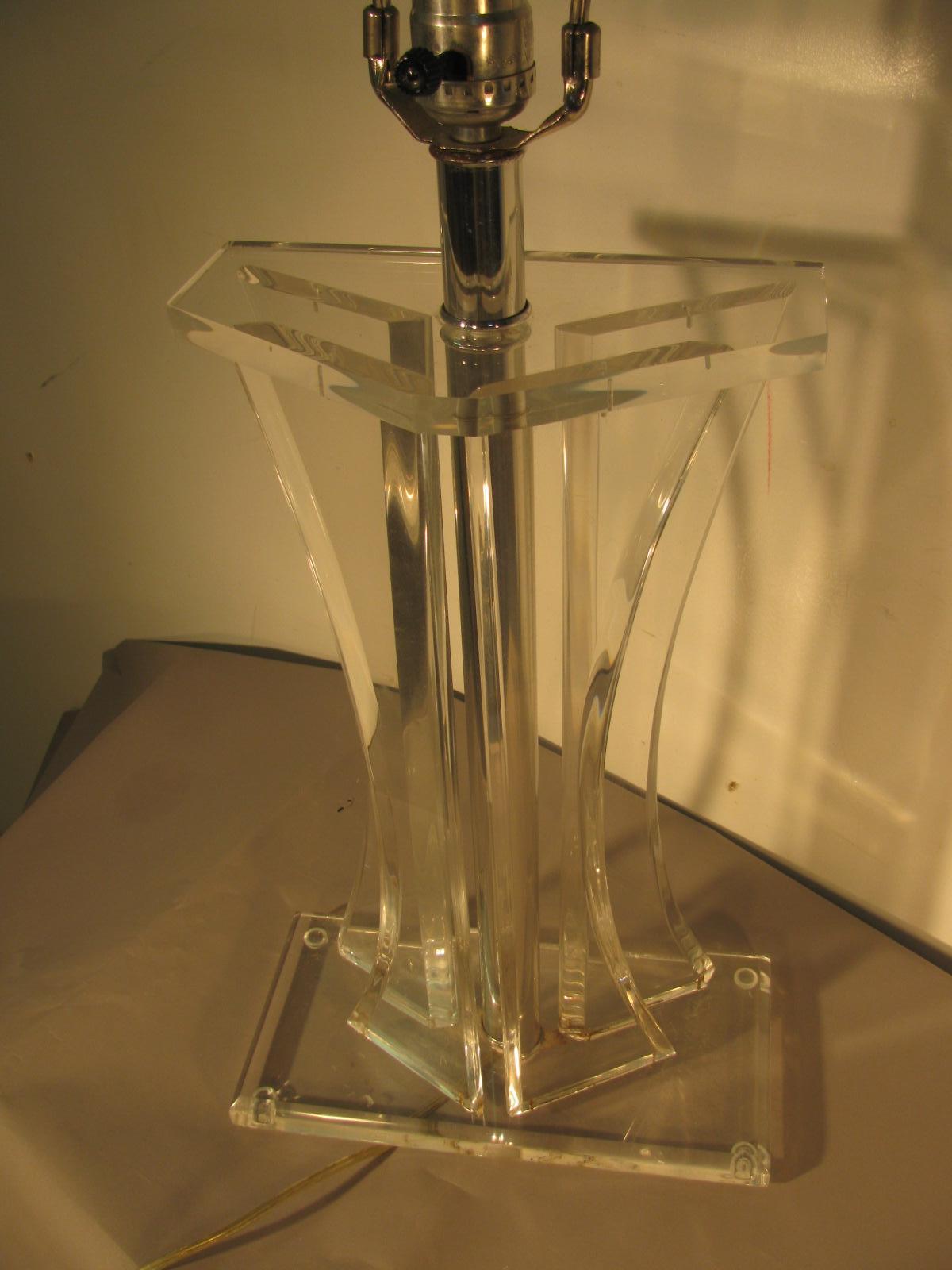 Pair of Mid-Century Modern Lucite Table Lamps For Sale at 1stDibs