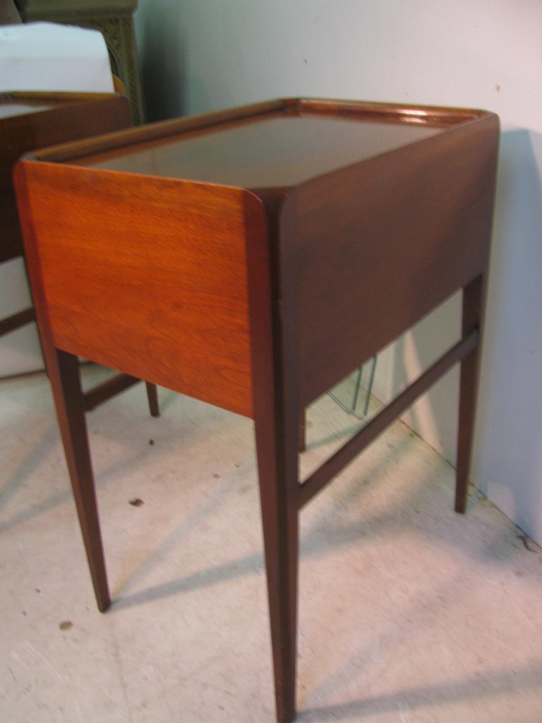 Pair of Mid-Century Modern Mahogany Night Tables For Sale at 1stDibs