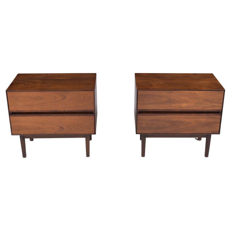 Pair of Mid-Century Modern Nightstands at 1stDibs
